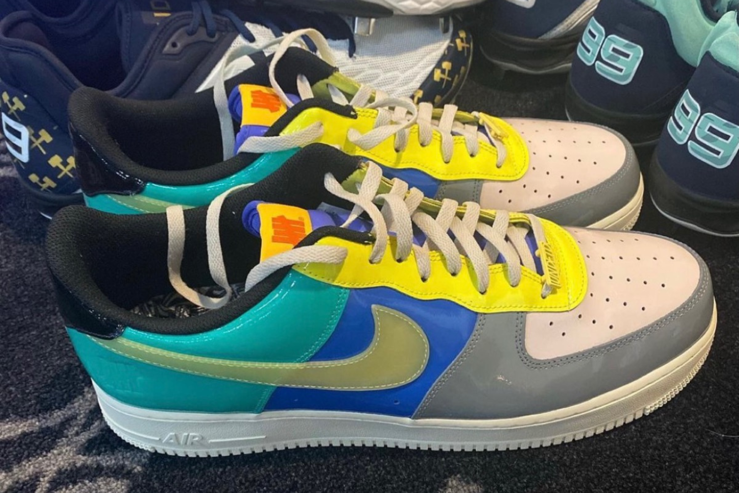 Derde UNDEFETEAD x Nike Air Force 1 colorway - Sneakerjagers
