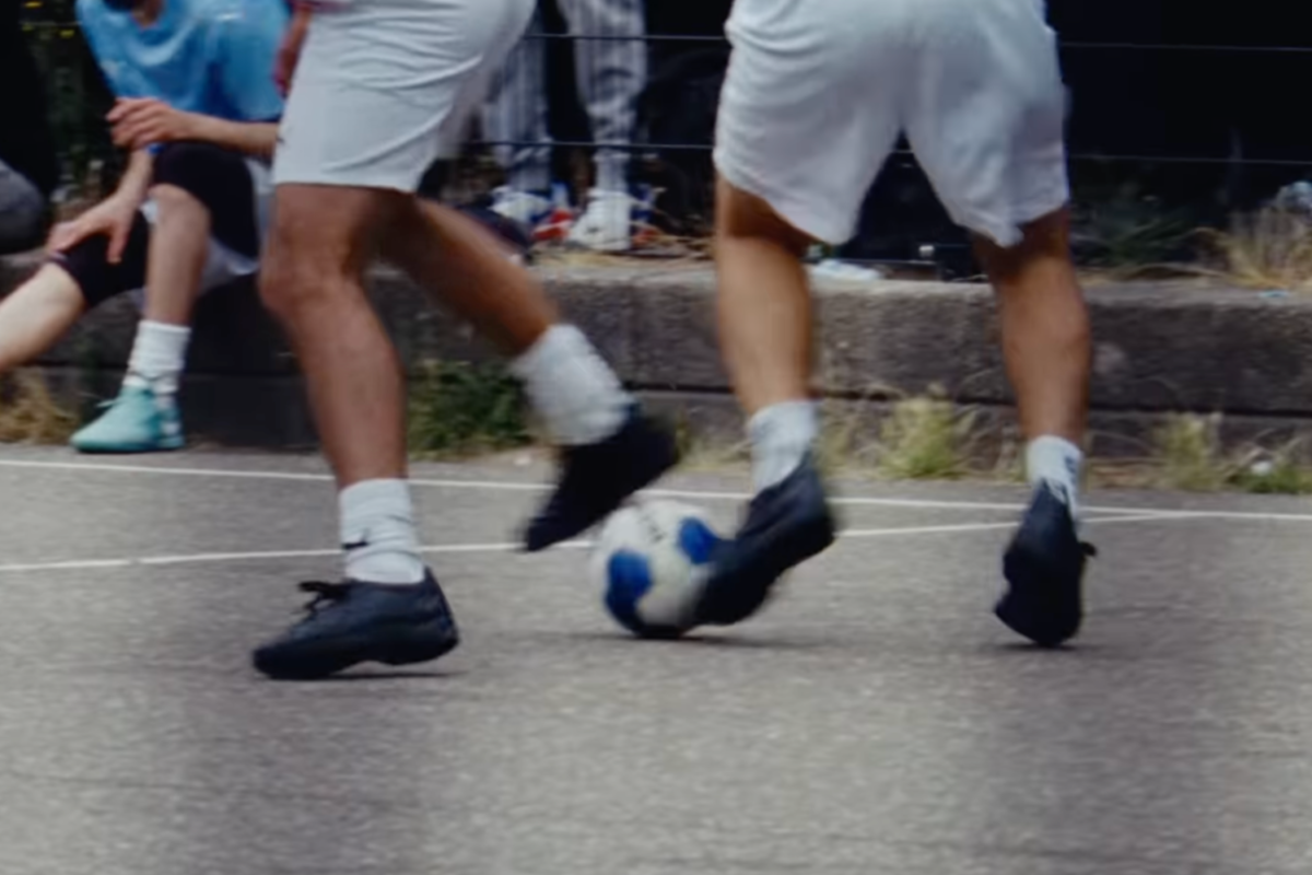 Lack of Guidance brengt straatvoetbal tot leven met PUMA King Indoor ...