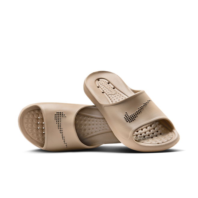 Nike Victori One Shower | CZ5478-200 | Sneakerjagers