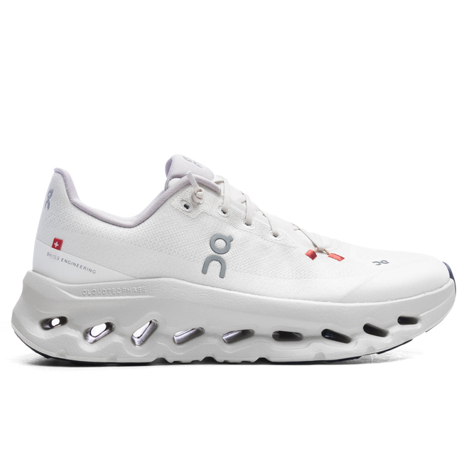 On Cloudtilt | 3ME10102858 | The Drop Date